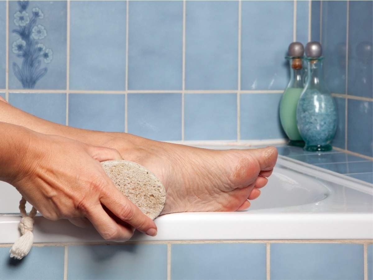 how to use pumice stone on feet: Foot care: इस खास पत्‍थर से दूर करें ...